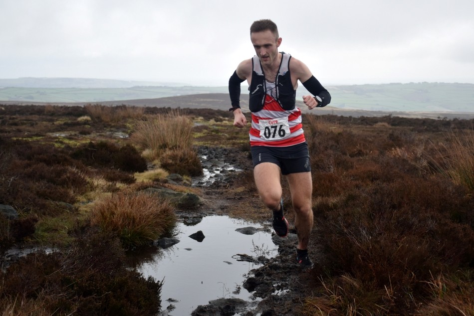 Martin Howard Calder Valley Fell Runners 38.40 wins Midgley Moor Fell ...
