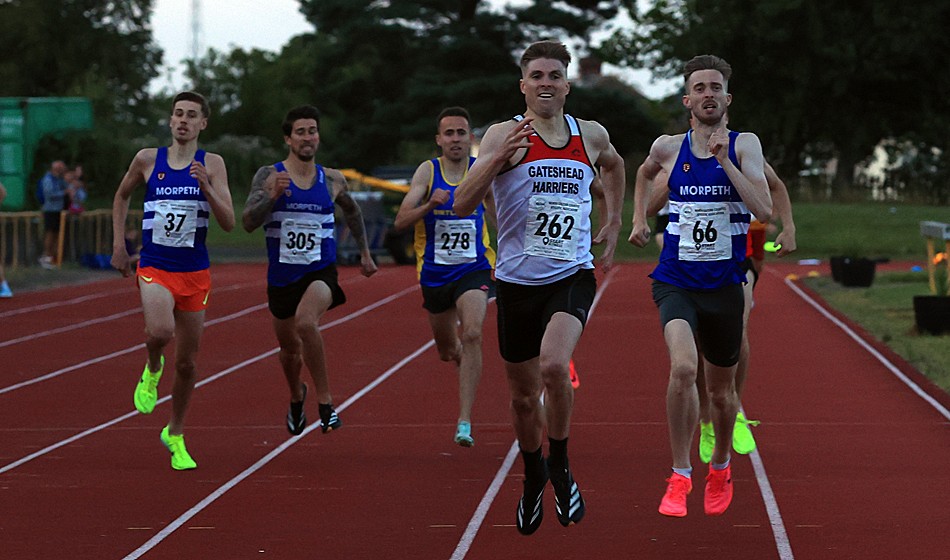 Heyes family double at St Ives sand dunes race - Athletics Weekly